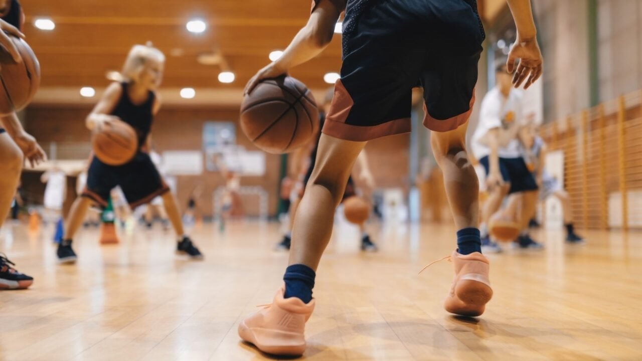 Exercices collectifs (10/12) - Débuter et progresser au basket ...