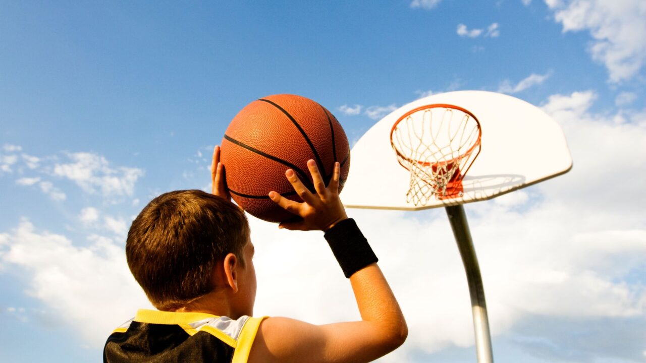 Le tir et les tirs en course (6/12) - Débuter et progresser au basket ...