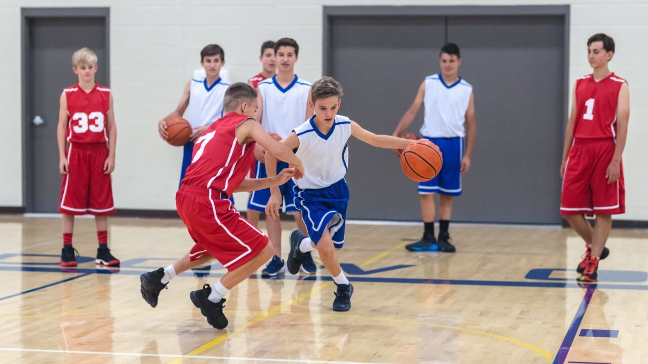 Les 12 fondamentaux clés du basketball pour jeunes à maîtriser pour ...
